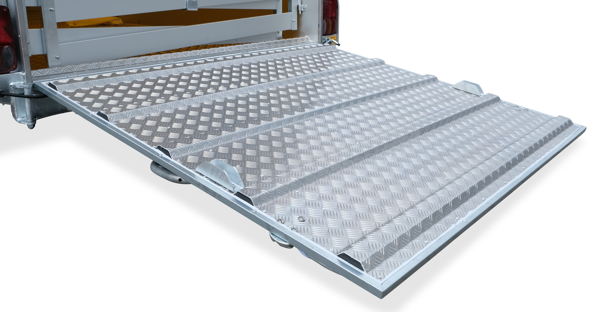 alu checker plate on rear ramp + security treads